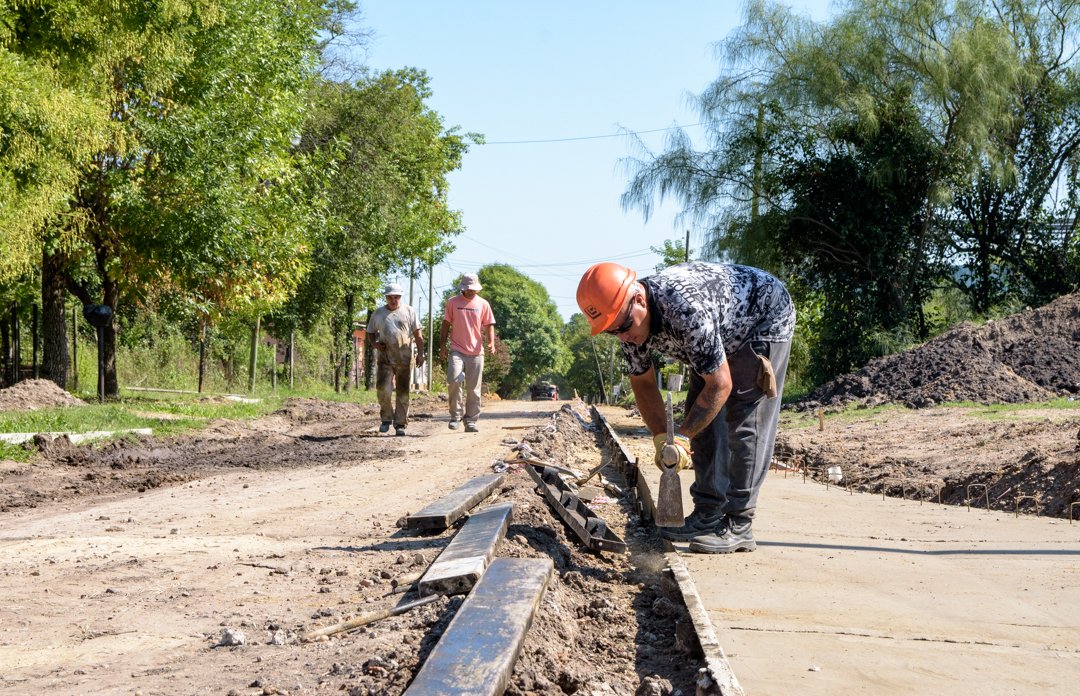 Avanza con la construcción de cordón cuneta en el Brillante - Ciudad de ...